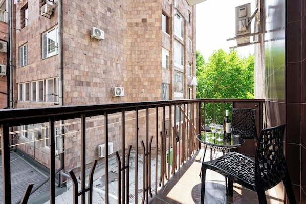 Apartamento, 2 quartos, varanda | Varanda