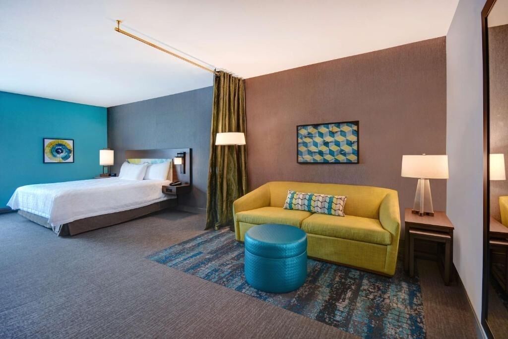 Relax & Enjoy! Pool, Kitchen, Free Breakfast, And Parking For Your Comfort! - Tucson, AZ