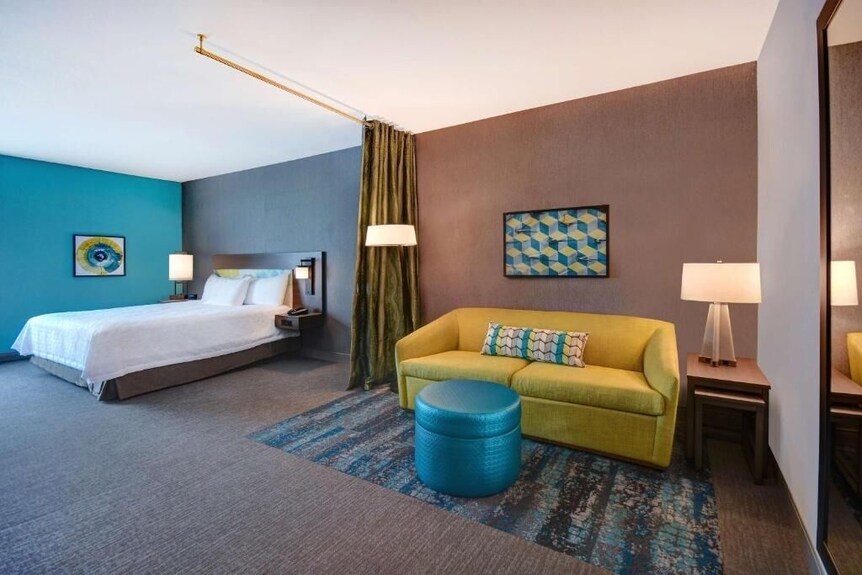 Relax & Enjoy! Pool, Kitchen, Free Breakfast, And Parking For Your Comfort! - Tucson, AZ