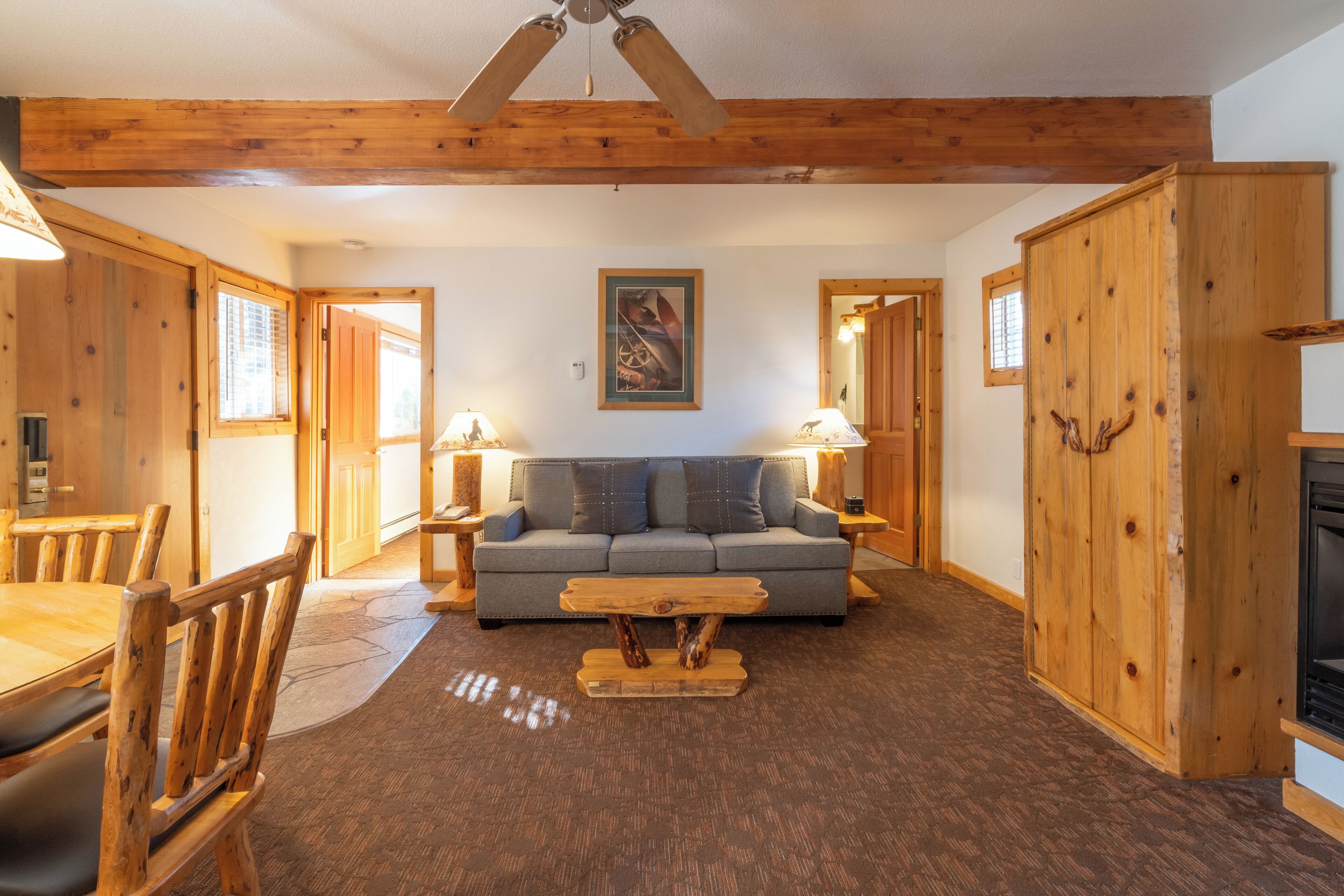 Relax And Recharge! 2 Comfortable Units, Free Parking & Pool! - Kings Beach, CA