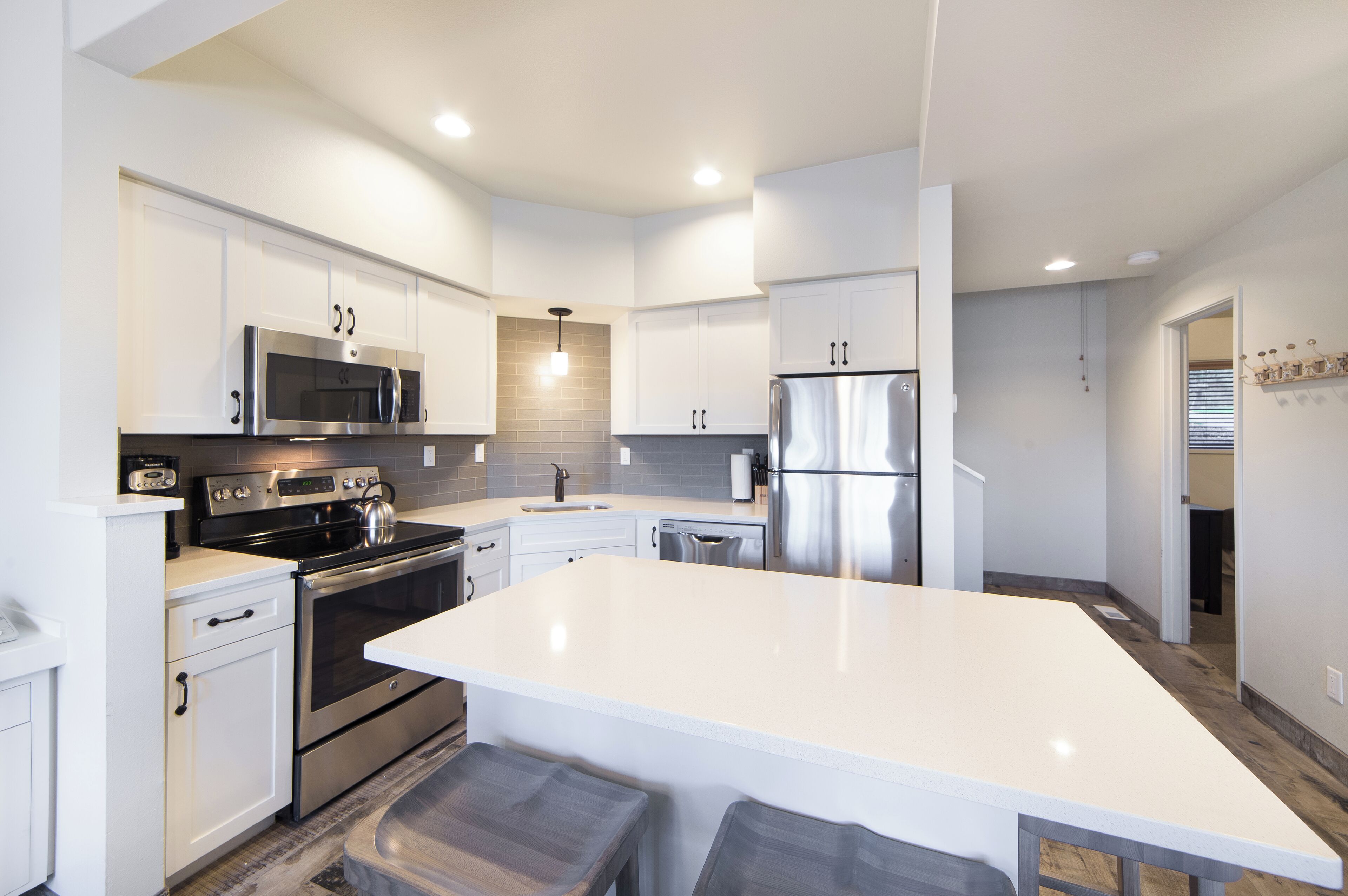 Scenic Canyon Rim Stay With Pool & Spa | 3 Units | Free Parking - Redmond, OR