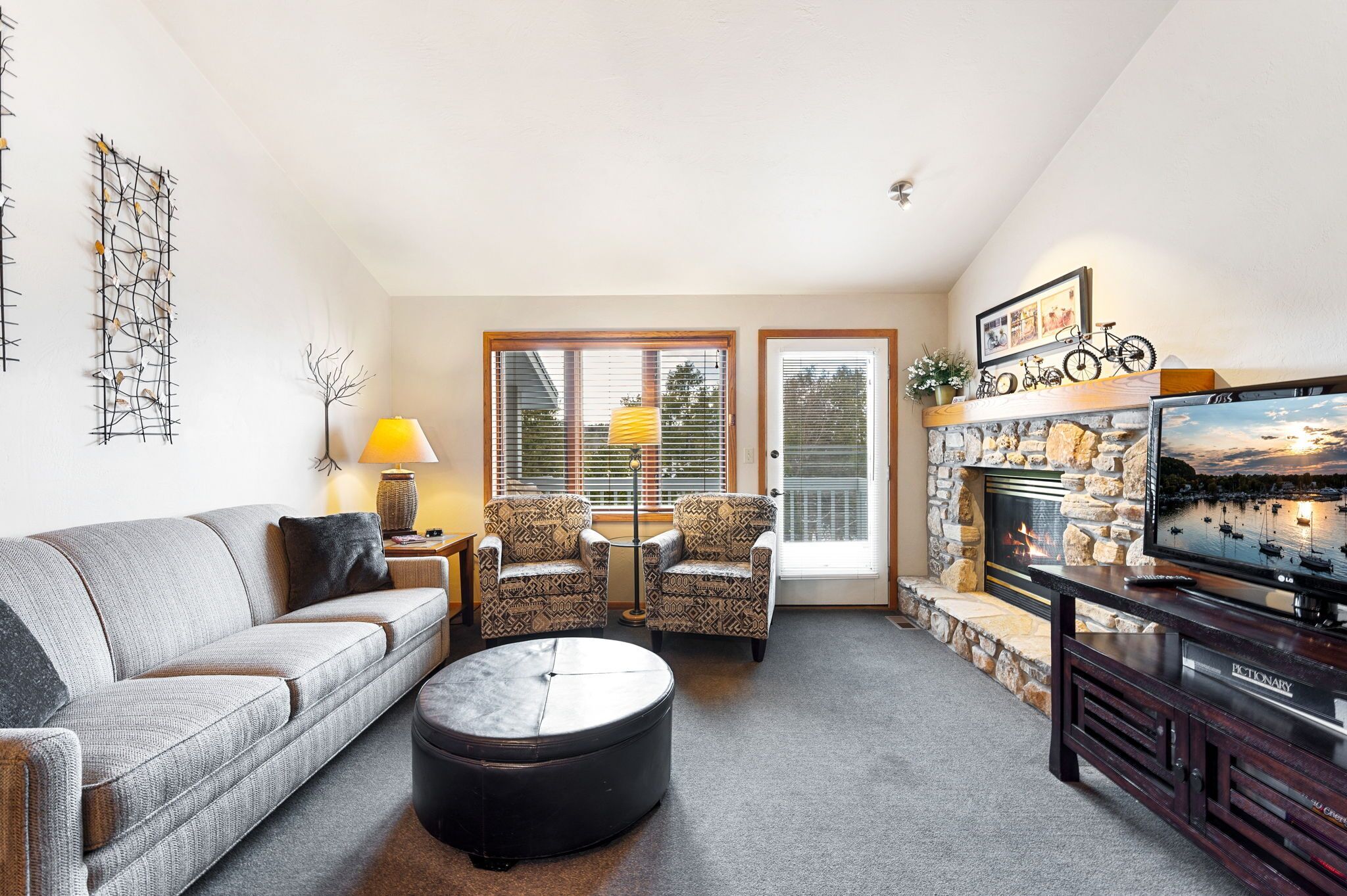 Welcoming 2-bedroom Condo Featuring An Updated Walk-in Shower. - Baileys Harbor, WI