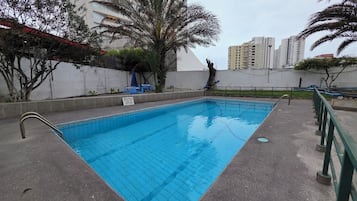 Piscina exterior sazonal