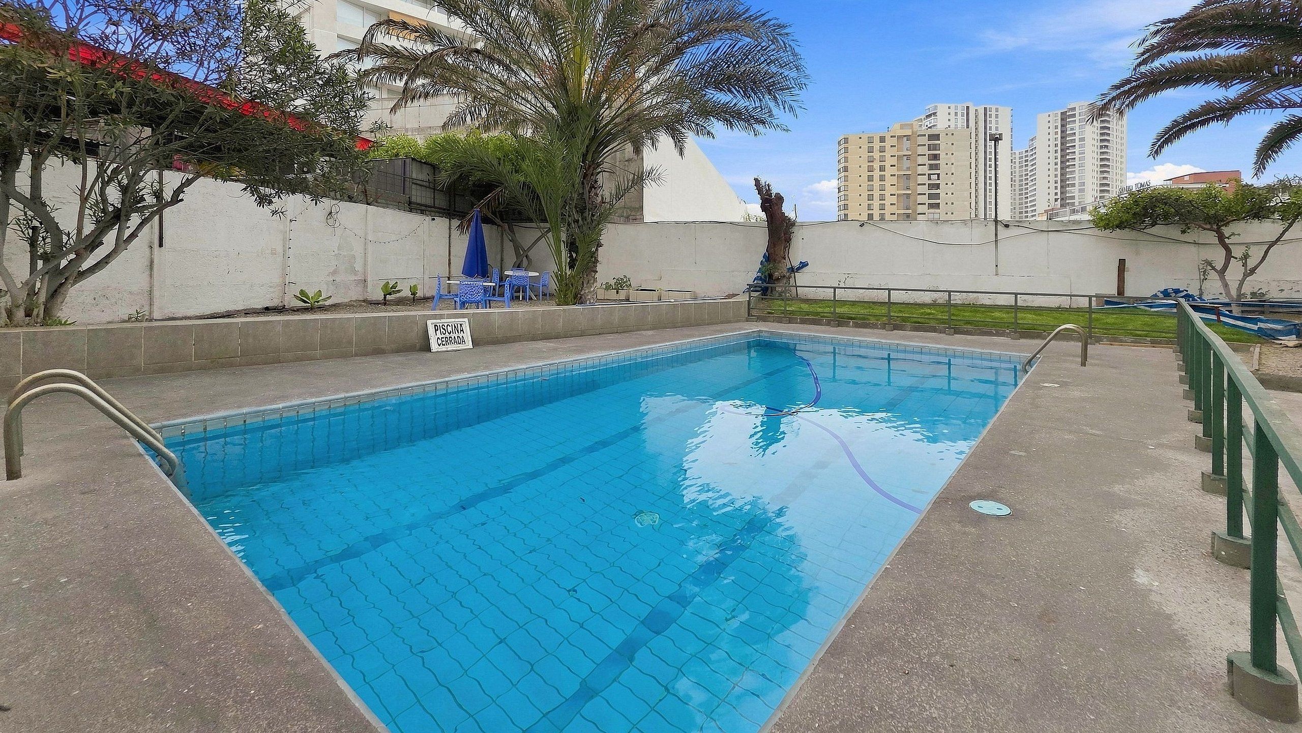 Apartamento Básico | Piscina | Piscina exterior sazonal 