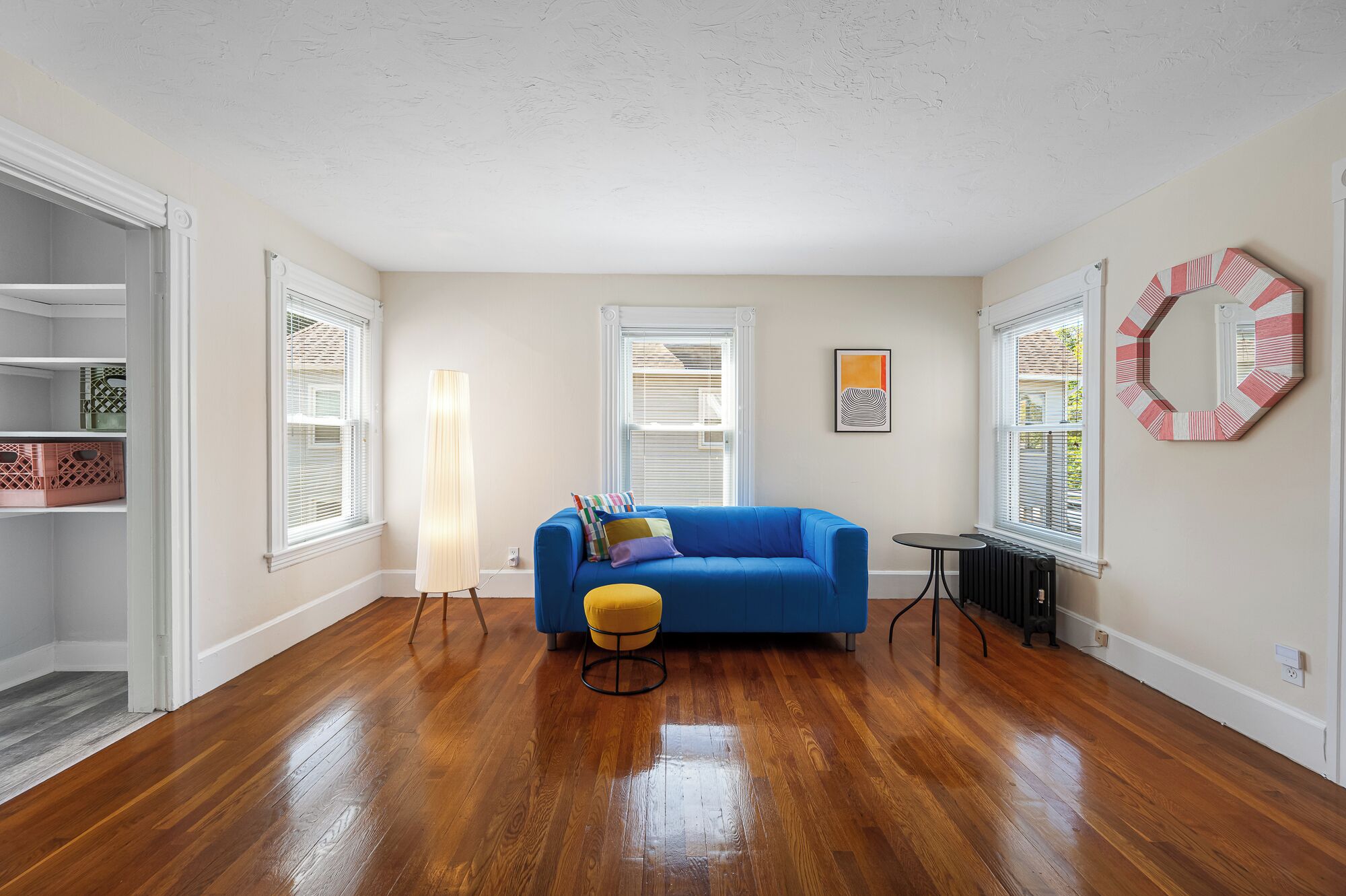 June & West: Central Location, Close To Downtown, And 5 Mins To Airport - Worcester, MA