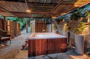 Sala(s) para tratamentos a casais, banheira de hidromassagem 