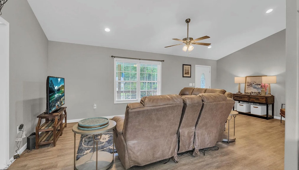 Spacious Jamestown Retreat 3 Bedrooms, 2 Baths, Near Outdoor Adventures - Jamestown, TN