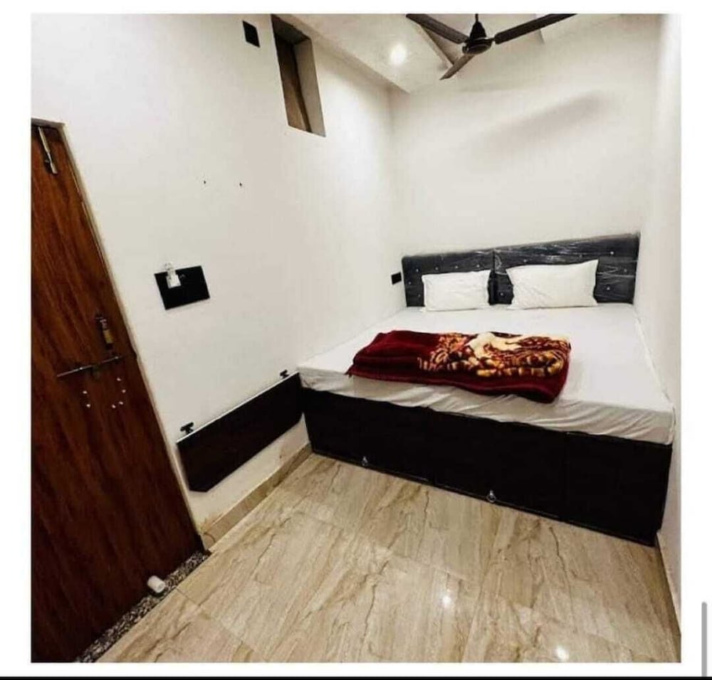 Bholashankara Vasavi Annapurna Satram - Varanasi