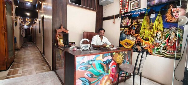 Bholashankara Vasavi Annapurna Satram - Varanasi
