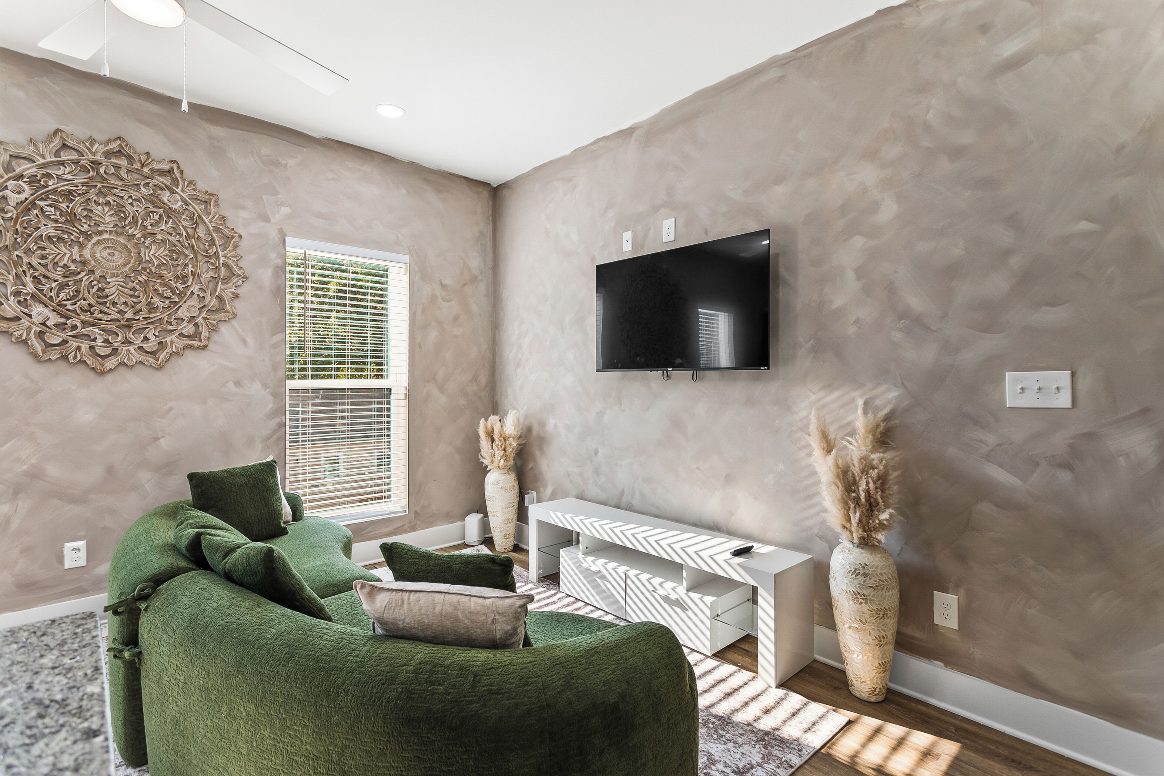 Modern 4br/4ba Escape  10 Min To Downtown Atl - Atlanta, GA