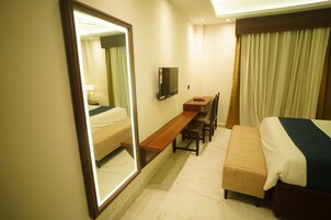 Quarto Standard | Secretária, secretária adequada para computadores portáteis