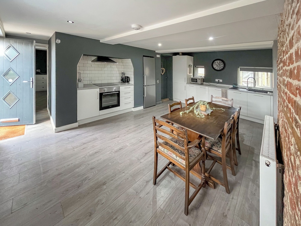 Lovely property in a rural setting but just outside of Canterbury City ...