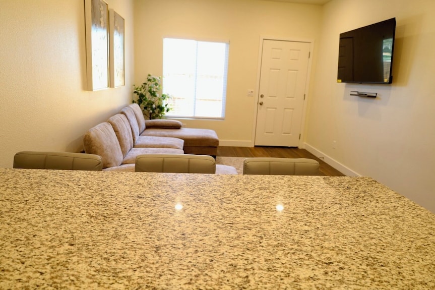 2-bedroom Guesthouse In Riverside. Centrally Located Near Cbu,parkview And 91fwy - Riverside, CA
