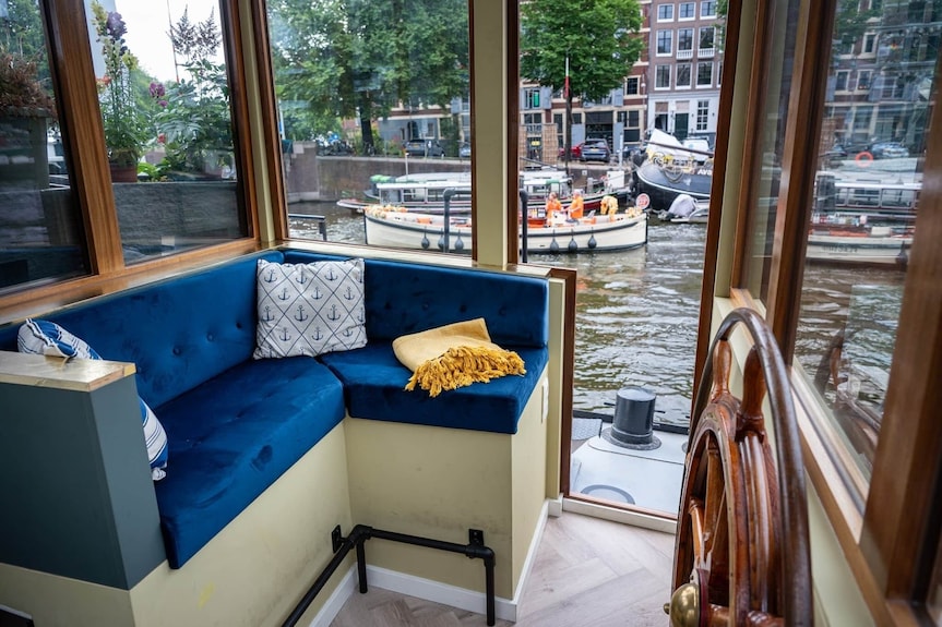 Luxurious Wellness Houseboat - Captains Cabin - Amsterdam Centraal Station