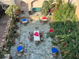 Café da manhã continental todos os dias (INR 400 por pessoa) 