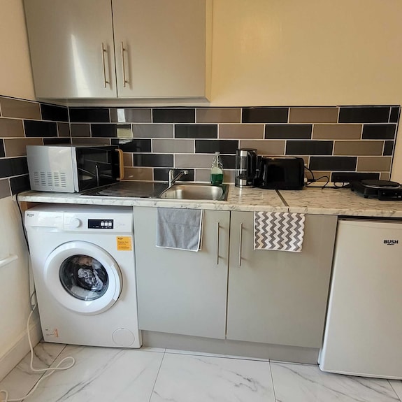 Newly Renovated House In A Very Calm Location And Near Station - Kent