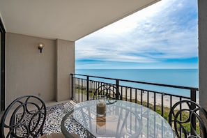 Apartamento Signature em Condomínio Fechado, 1 quarto, varanda, vista para o oceano | Varanda