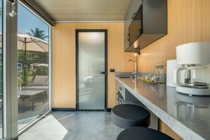 Quarto Clássico com Cama de Casal, lanai (alpendre havaiano) | Cofre no quarto, Wi-fi grátis