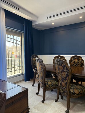Apartamento, 3 quartos, acessível, fumadores | Sala de jantar