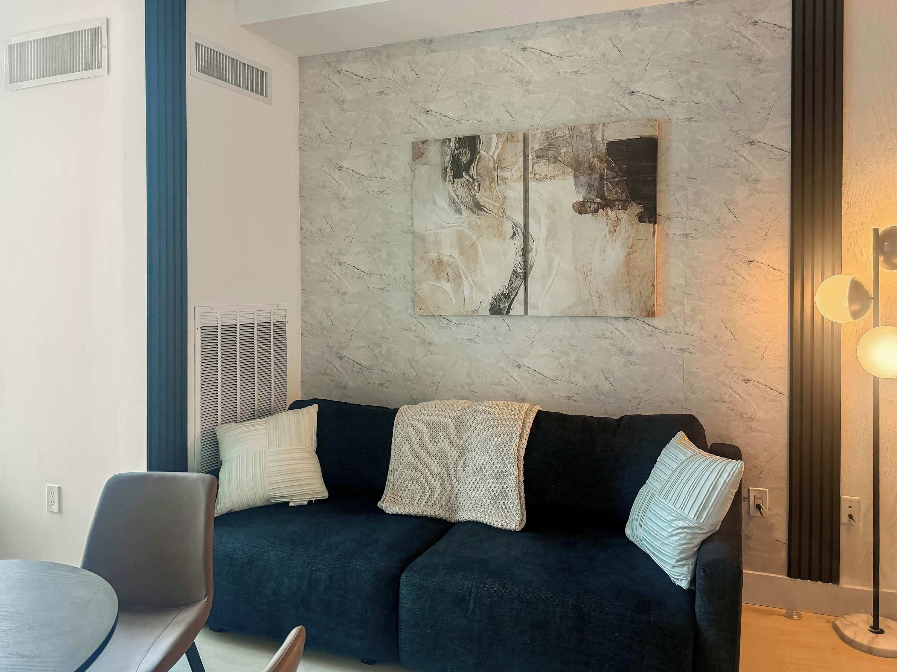 Bright & Breezy | Nolibs Fun Stay For 4 - Camden, NJ