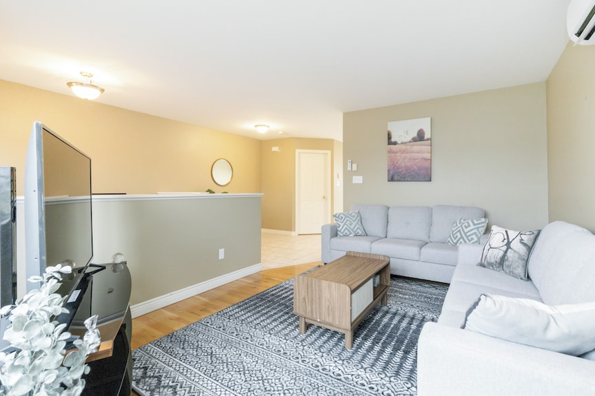 Cozy, Comfortable And Spacious 2 Bedroom Home - Moncton