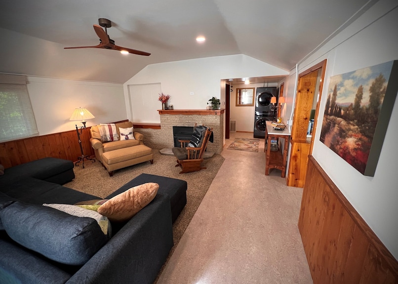 Charming Creekside Mountain Cottage - Utah