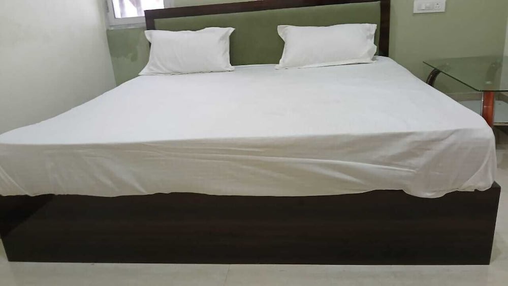 J.r Palace Hotel & Banquet - Rampur