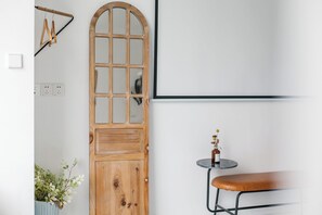 Quarto Duplo Básico | Cortinas/cortinados opacos, ferro/tábua de engomar, Wi-fi grátis