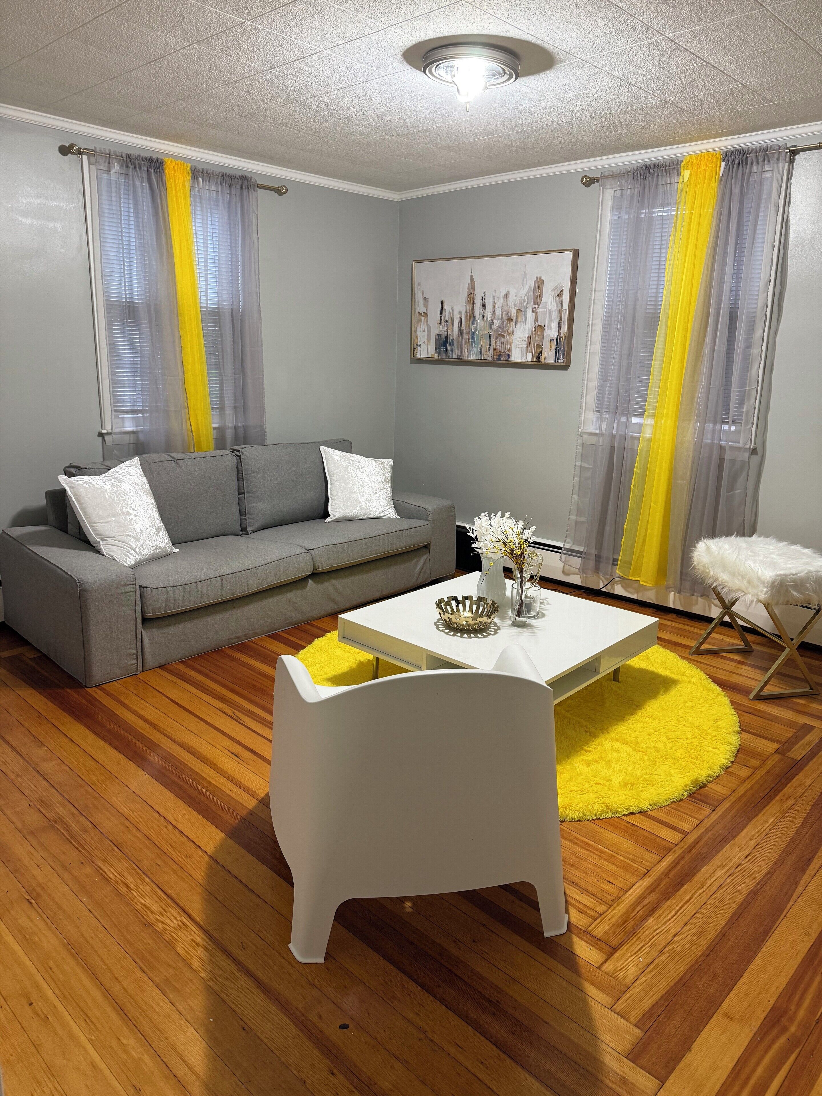 4-bedroom Single-family House On A Producing Orchard Of 10 Square Feet. - Providence, RI