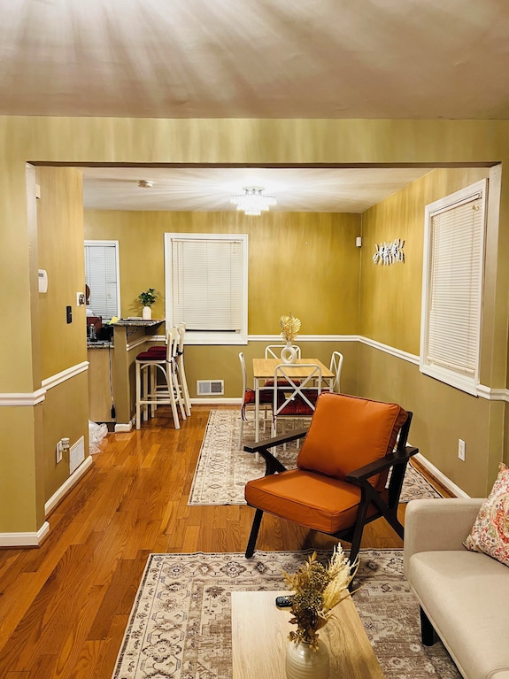 Charming 2-bedroom And 1 Bathroom Townhome In Welcoming Washington With Ac - Takoma Park, MD
