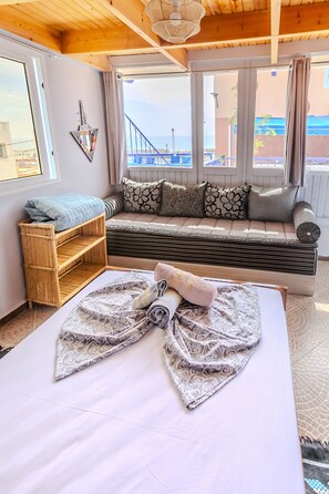 Quarto casal família, banheiro privativo, vista para o mar | Roupas de cama premium, camas com colchões pillow-top