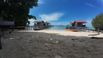 Uma praia privada, praia de areia branca, autocarro para a praia 