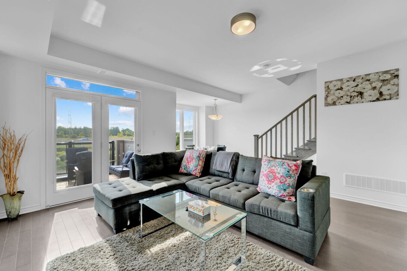 Stylish 3br 2.5 Bath Townhouse W/ Patio & Parking - Oakville