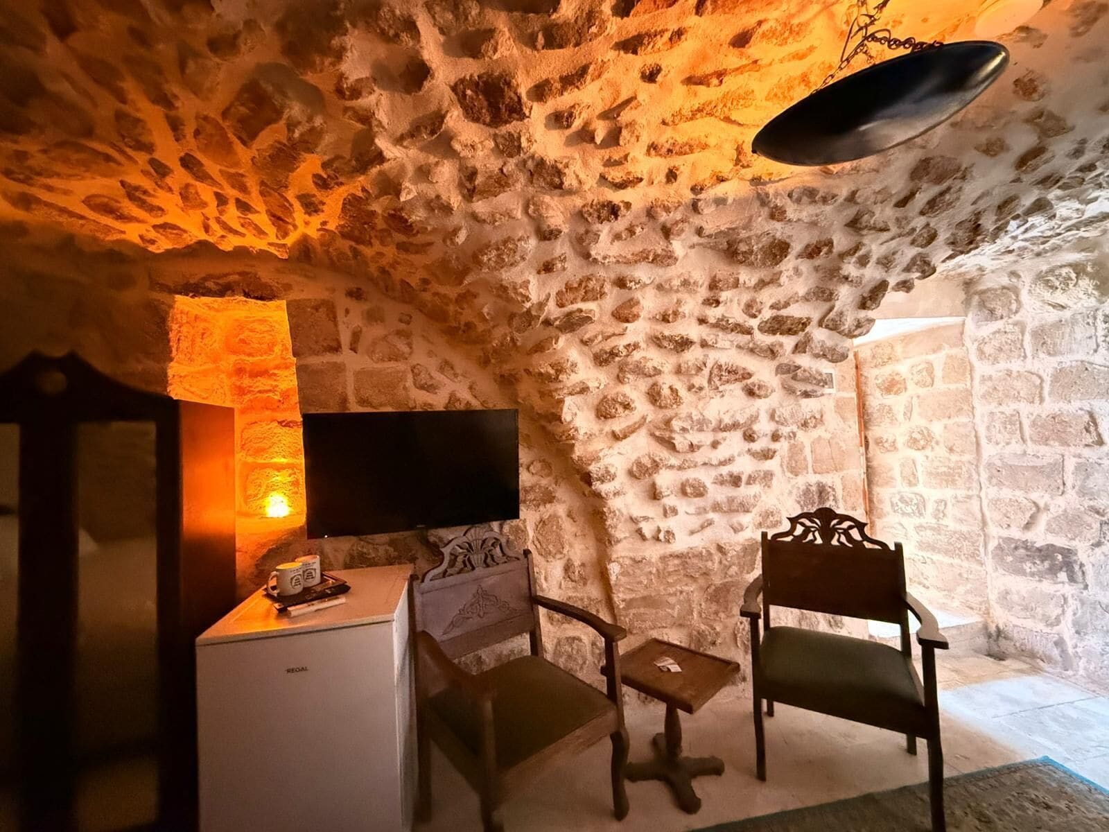 Quarto Premium | Sala de estar | Smart TV de 103 cm com canais via satélite 