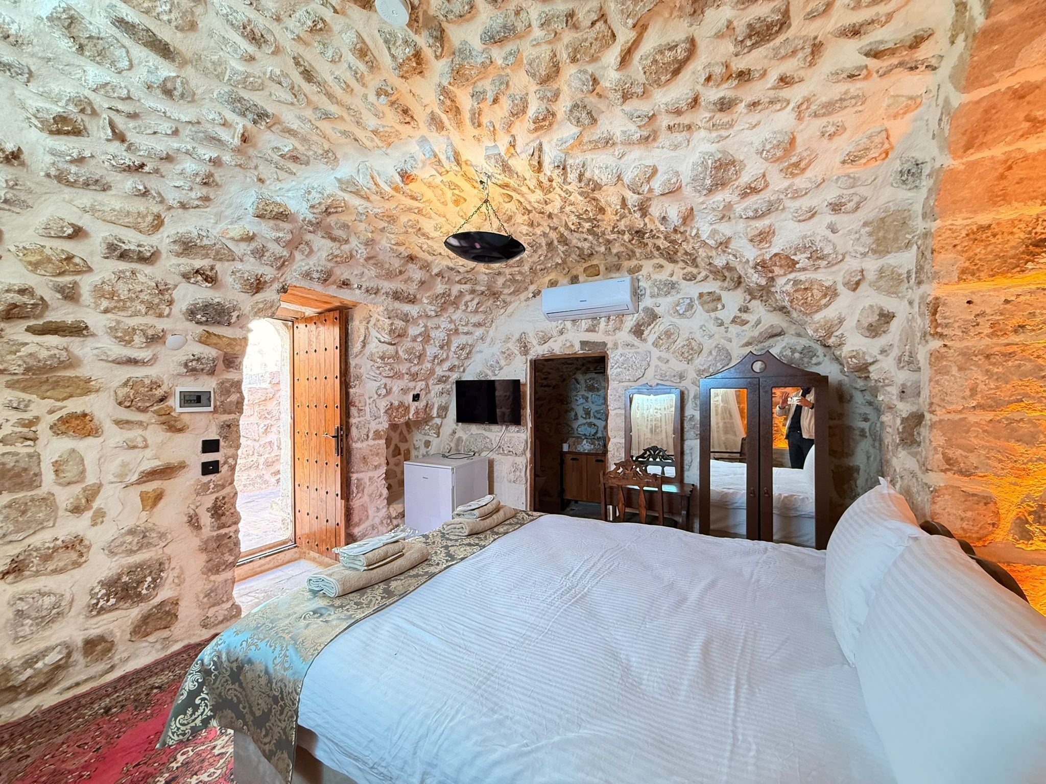 Quarto Clássico | Com decoração personalizada, com mobília individualizada, secretária 