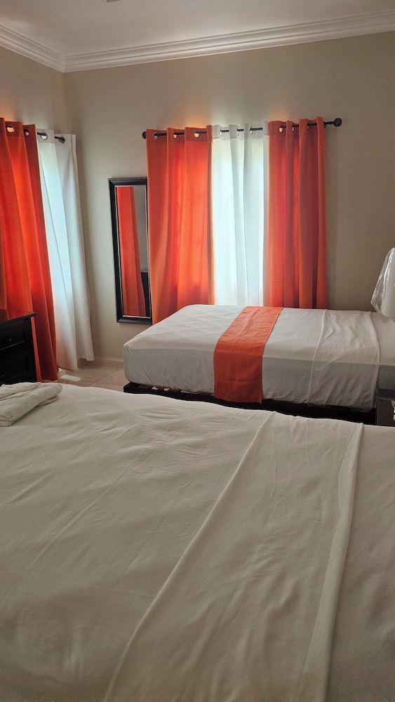 AJ'S treasure, gated with pool in the heart of Ocho Rios. - Ocho Rios ...