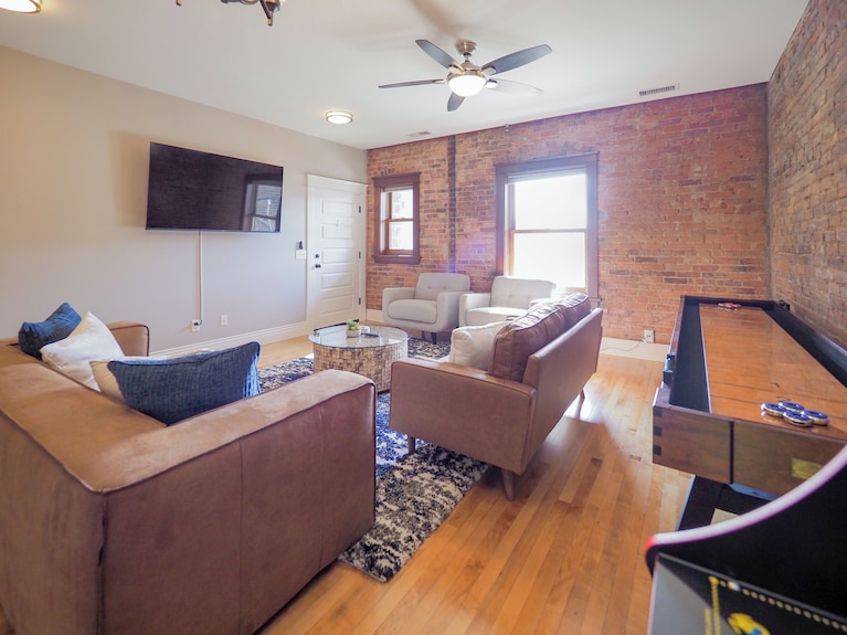 Dreamy Downtown Industrial Luxury Loft - Kalamazoo, MI