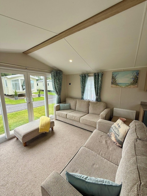 Welcoming Family Caravan On Large Pitch Near Beautiful New Quay In West Wales - New Quay