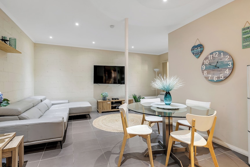 Vivid Sanctuary By Lake Beach, Heated Pool Ev Charger Fireplace 1hr From Sydney - 紐卡斯爾