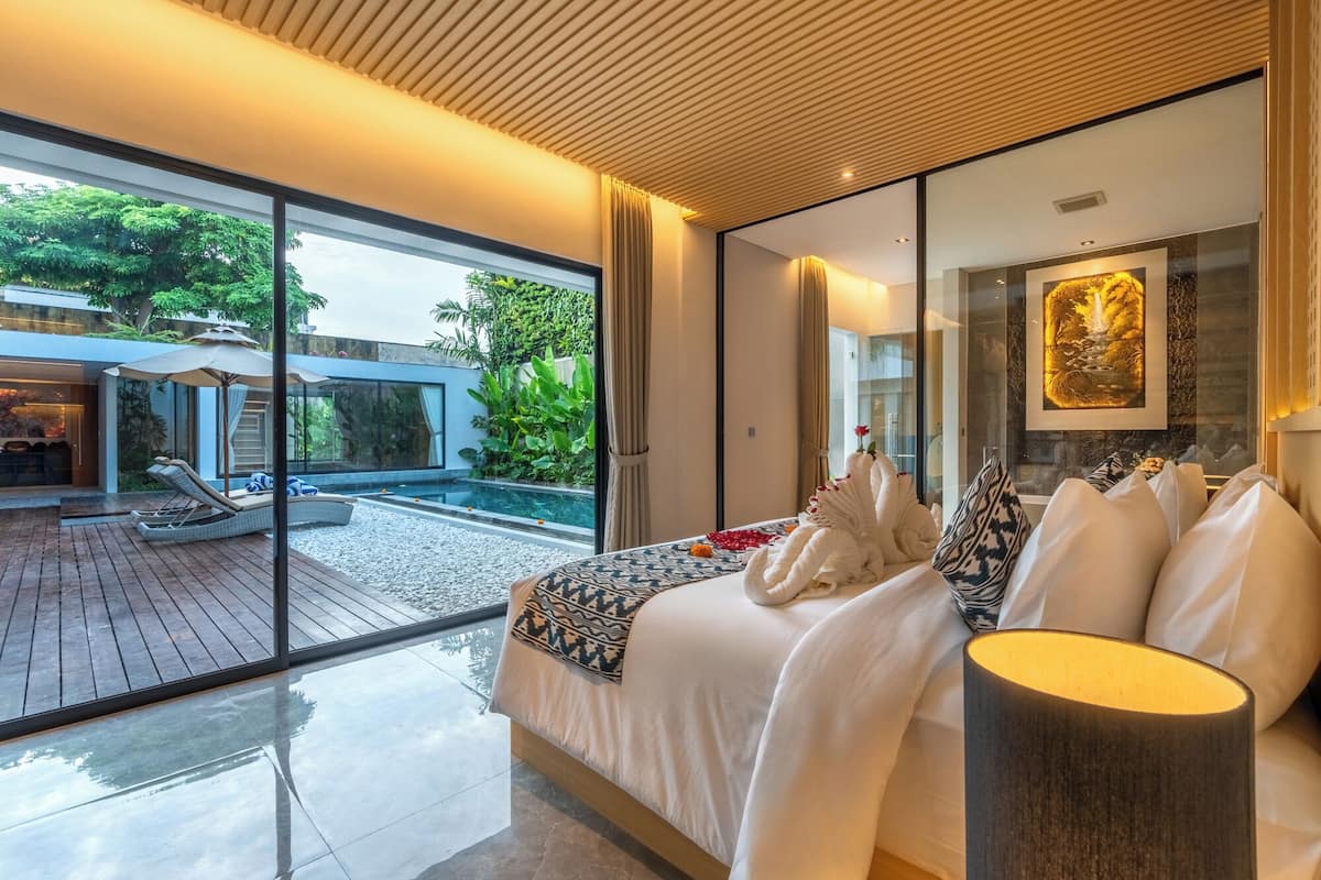 Cofres nos quartos, escrivaninha, espaço de trabalho para notebook