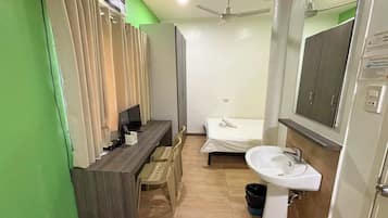 Quarto Standard | Secretária, Wi-fi grátis, roupa de cama fornecida