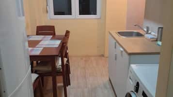 Apartamento, 1 quarto, fumadores, Vista para a cidade | Lavandaria