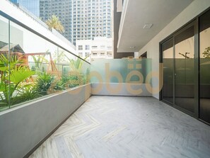 Apartamento, sacada, vista para a cidade | Terraço/pátio