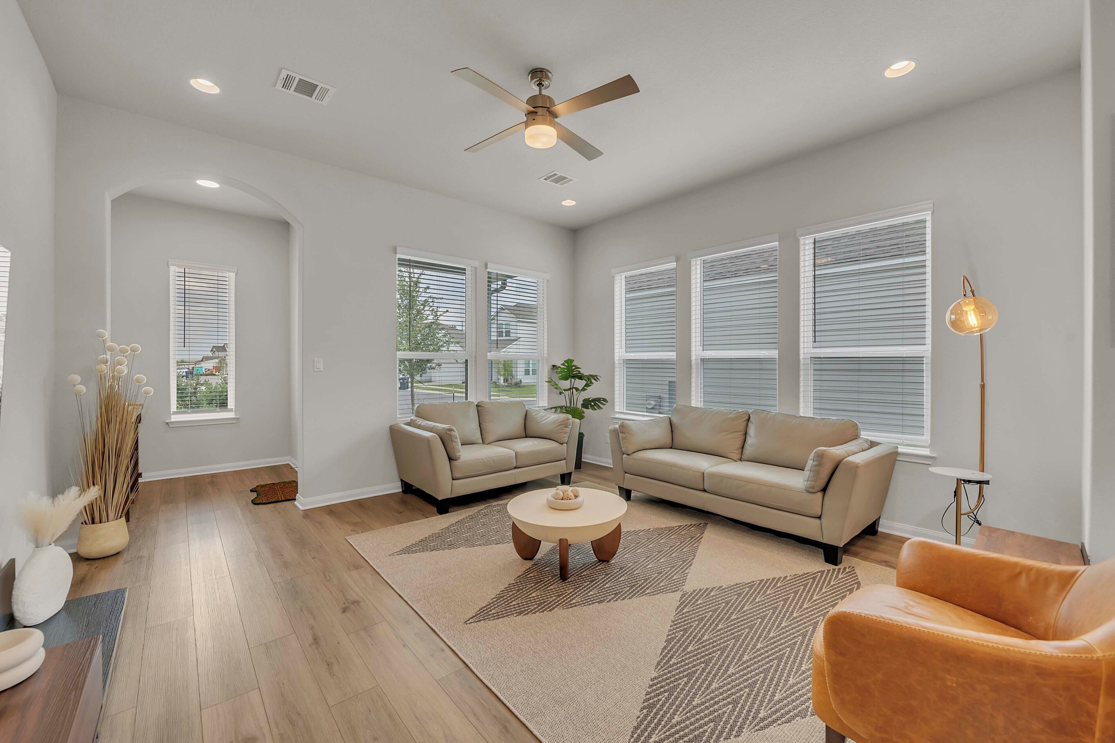 Your Private Oasis- 3 Bedrooms, 3 Bathroom Of Pure Luxury! Elegant And Spacious. - Georgetown, TX