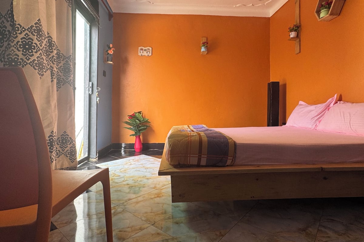 Quarto Duplo Comfort, vista para o jardim | Secretária adequada para computadores portáteis, Wi-fi grátis