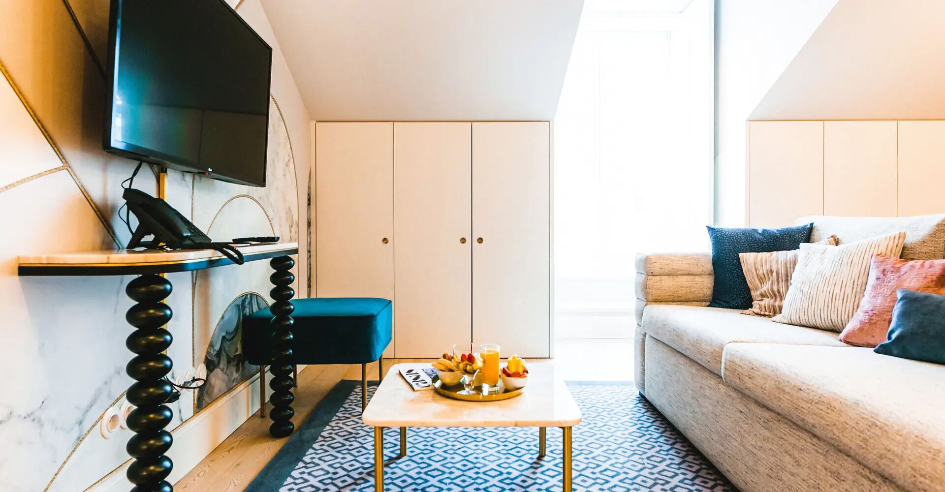 Stylish & Modern City View Apartment In The Heart Of Historic Lisbon - Almada