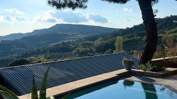 Piscina externa sazonal