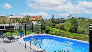 Casa família, vários quartos, 2 banheiros (Riverside House with Pool and Hot Tub) | Piscina particular