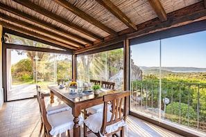 Villa Familiar, vários quartos, junto à montanha (Villa La Licciola) | Restaurantes