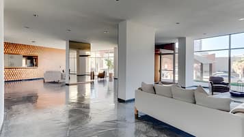 Apartamento Comfort, Vista para a cidade | Lobby